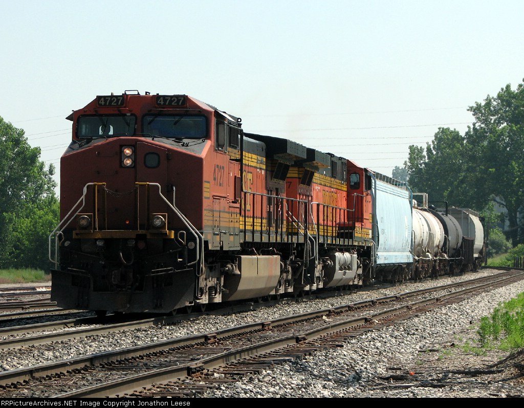 BNSF power leading Q335-24